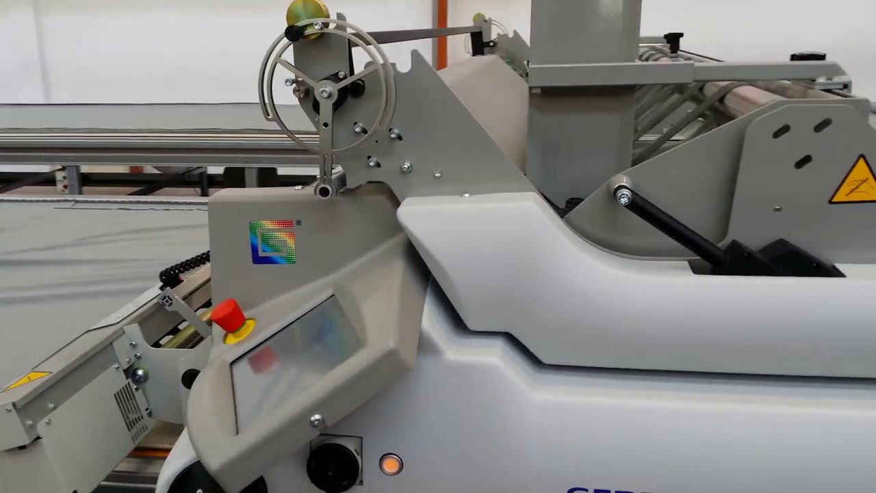 loading and straightening fabric - YouTube