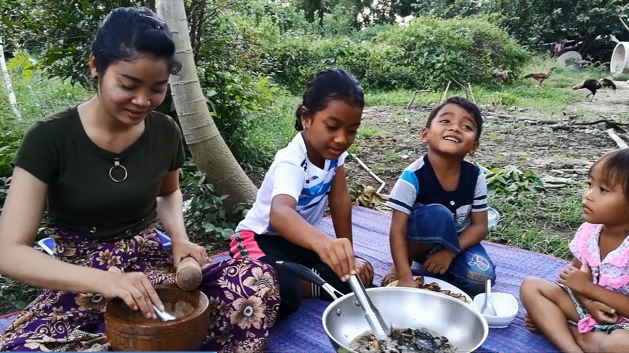 Khmer Girl Fried Small Frogs -Khmer Cooking -Khmer Food -Asian Food ...