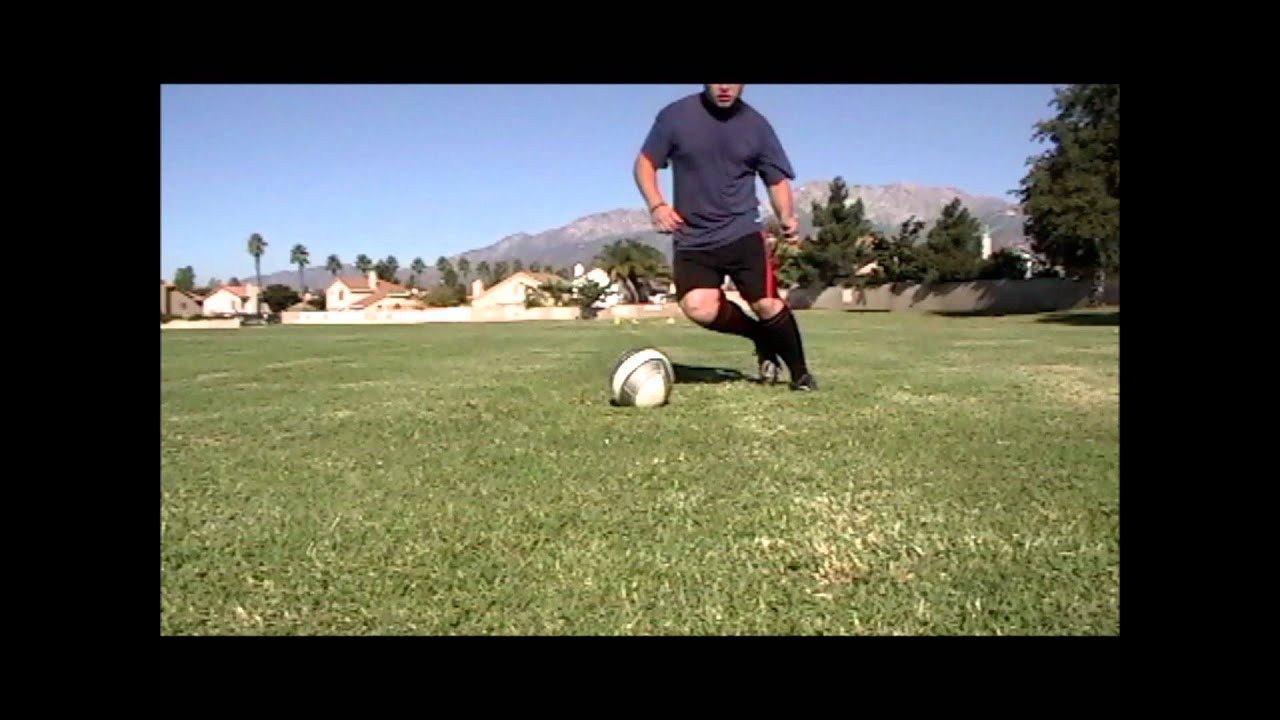Learn Basic Soccer Football Move "Ronaldo R9 Double Feint" - YouTube