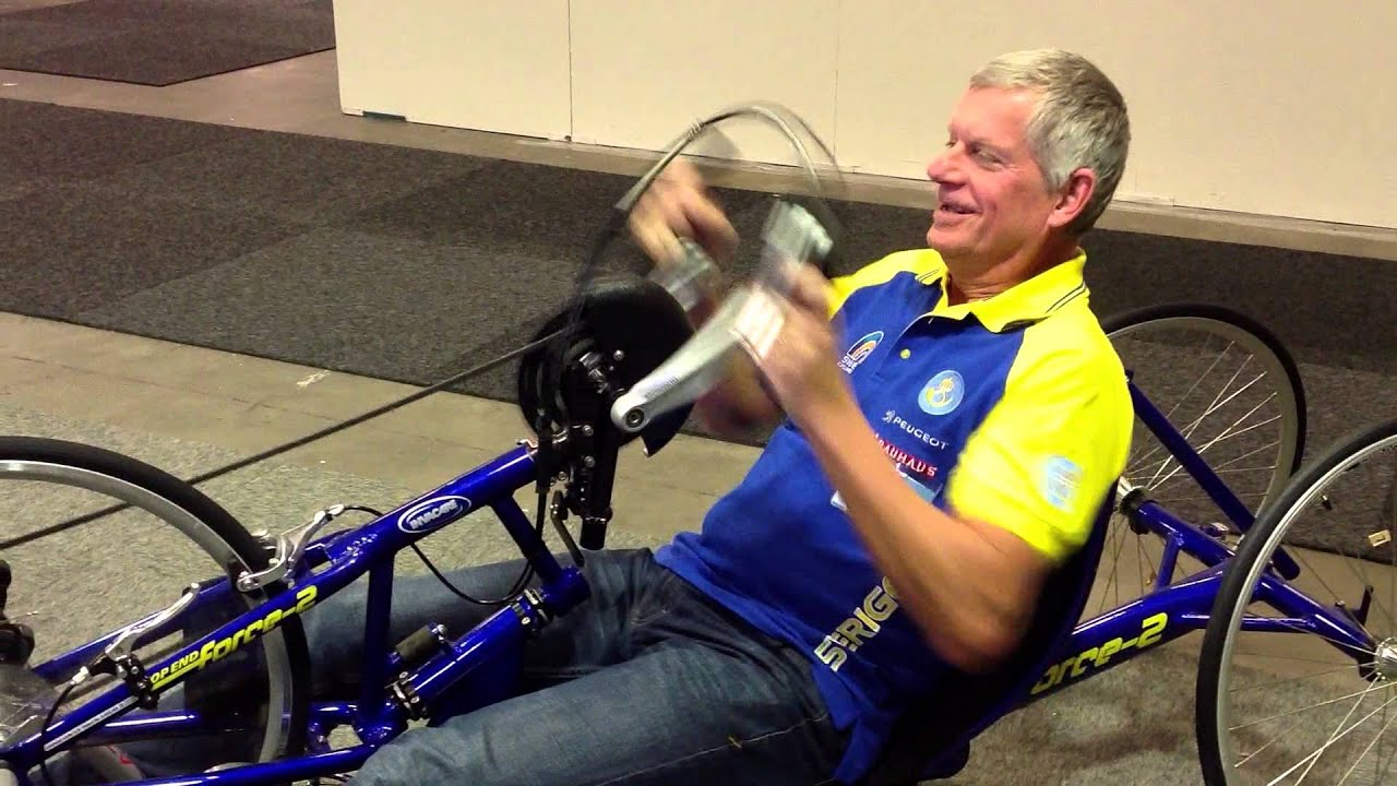 Tommy Prim kör handcykel på Sweden Bike Expo 2013 - YouTube