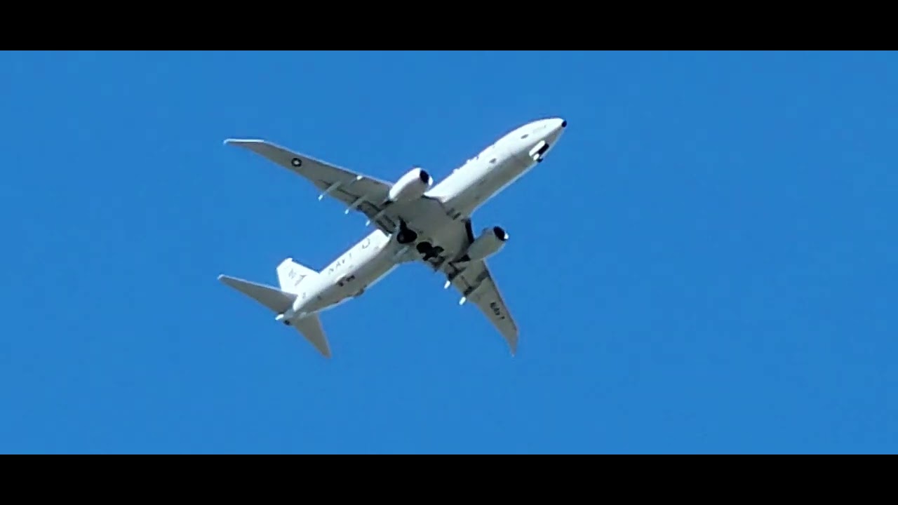P8A Poseidon Submarine Hunter Flyover - YouTube