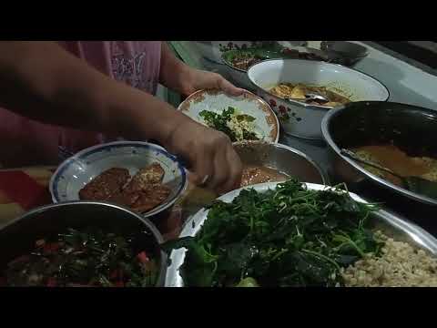 Kuliner Malam Pecel Madiun full variasi lauk pauk - YouTube