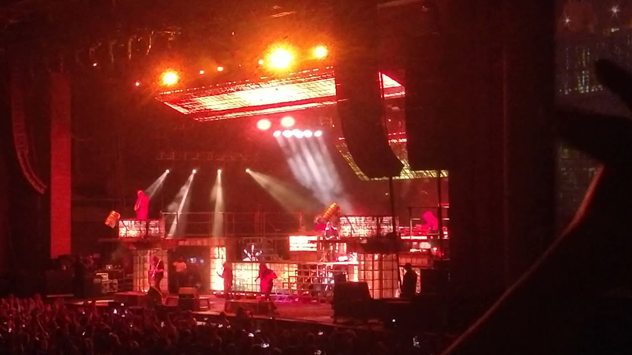 Fire started by crowd at Slipknot concert during All Out Life (Ak Chin ...