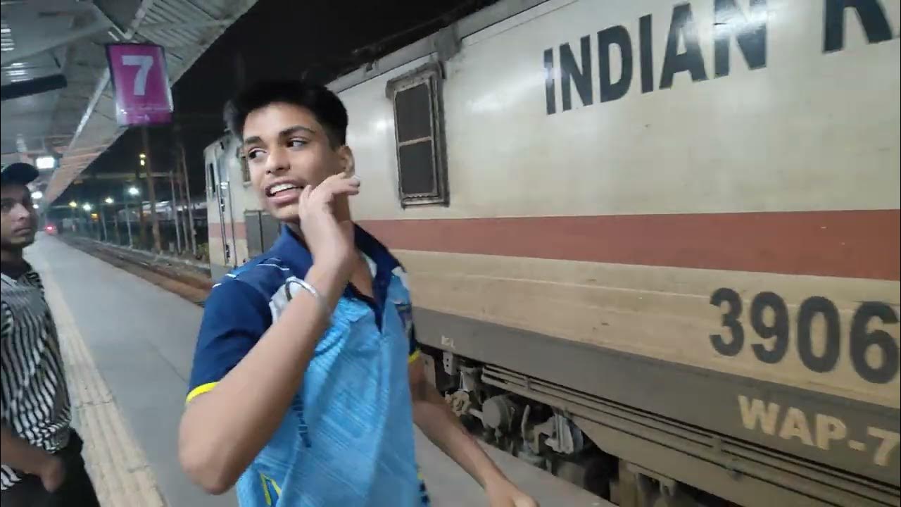 11062 pawan express at Lokmanya Tilak terminus - YouTube