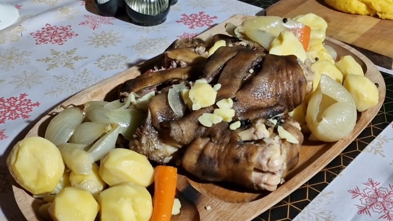 Am pregătit rasol de porc și ca desert macaroane cu brânză la cuptor! 🤤 ...