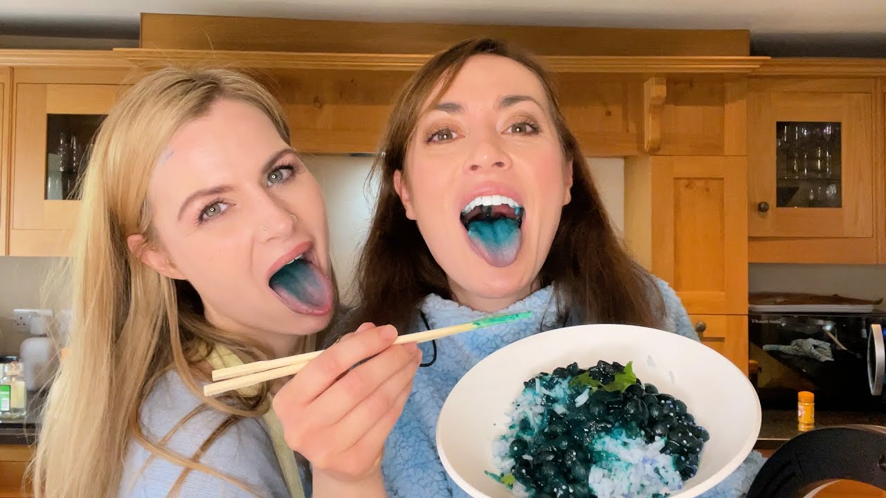 Making blue curry! - YouTube
