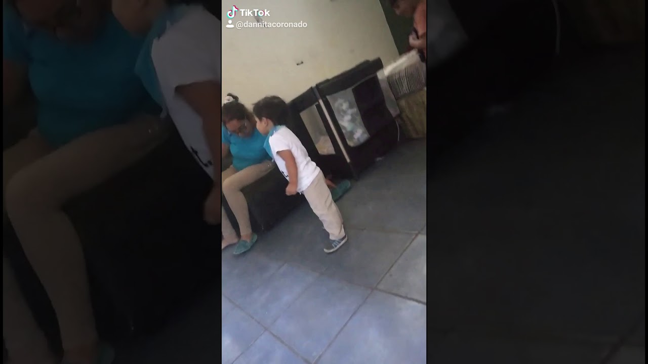 La puntería del chancletazo - YouTube