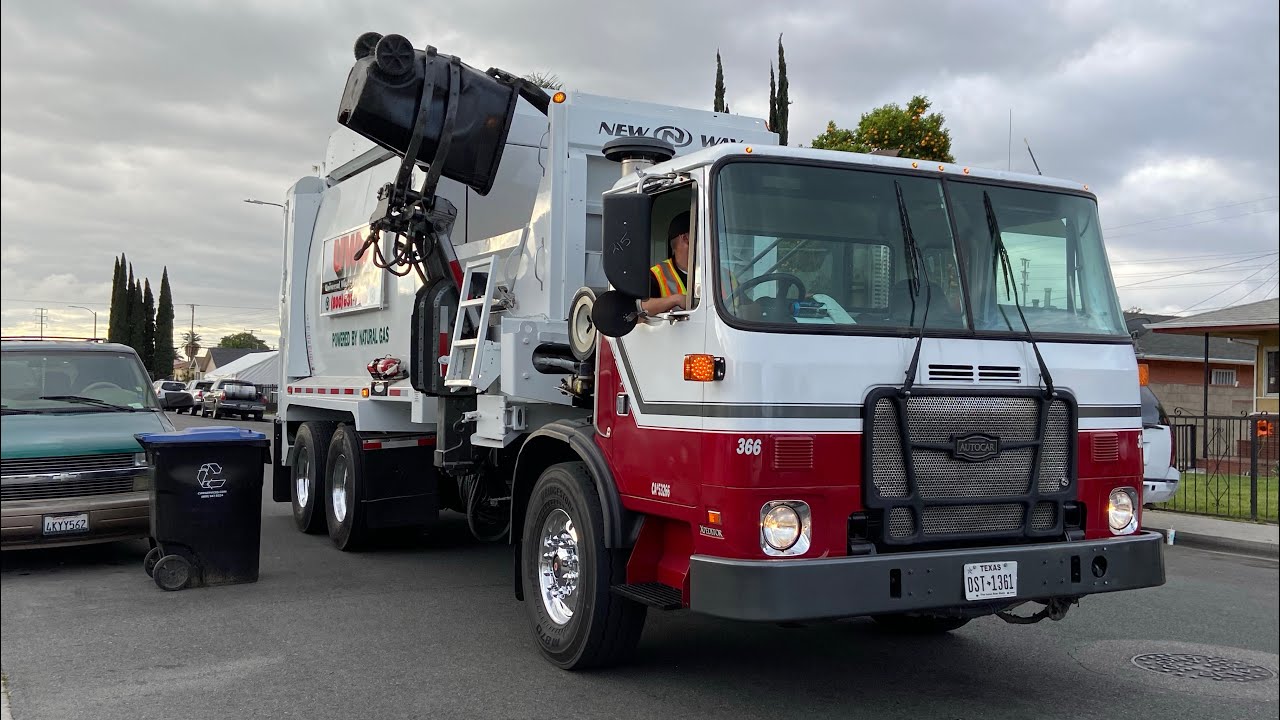 Universal Waste Systems: Autocar ACX New Way Sidewinder ASL - YouTube