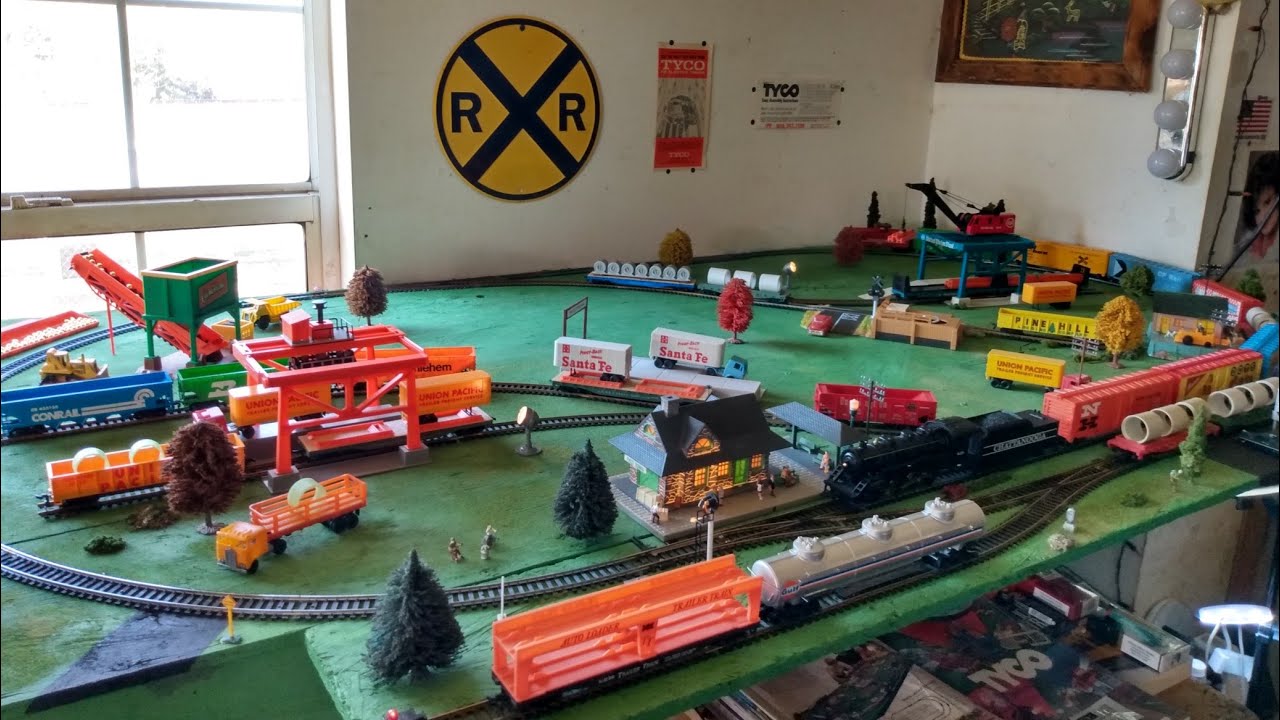 TYCO Layout with the Lights working & how I FIX TYCO accessories! A ...