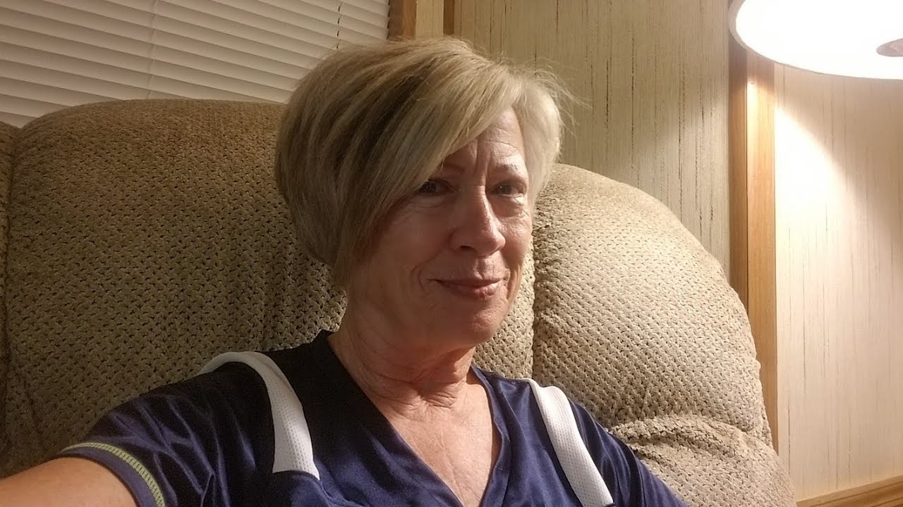 Busy busy busy and flouncing out over pitbulls - YouTube