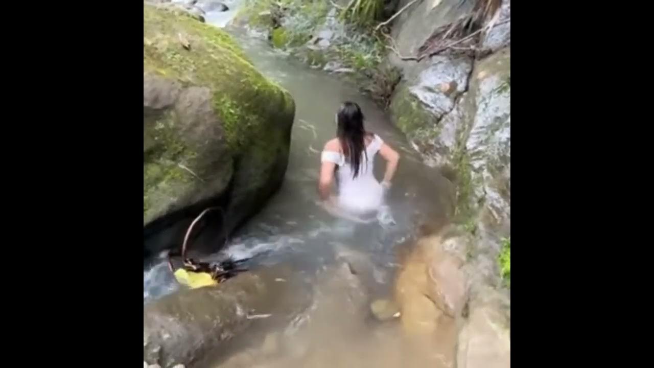 Ngintip Janda Mandi Telanjang Di Sungai Body Nya Mulus Banget !!! - YouTube