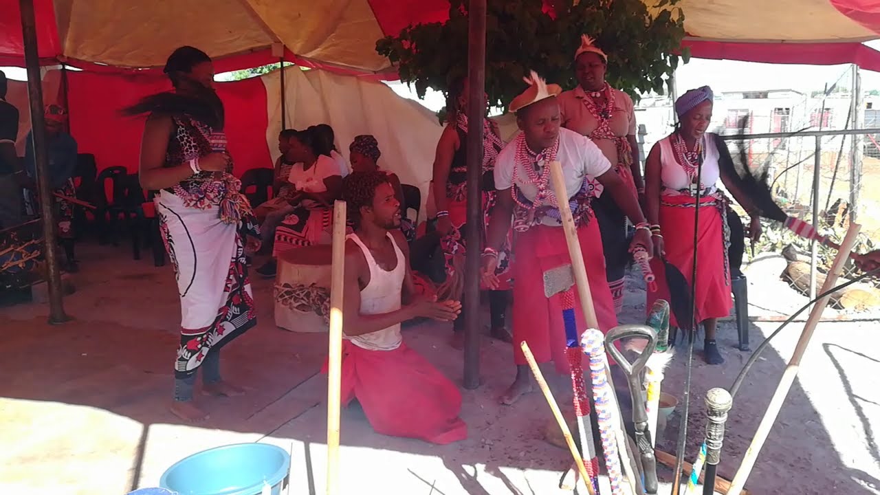 Intwasoka Gogo Dabulamanzi - YouTube