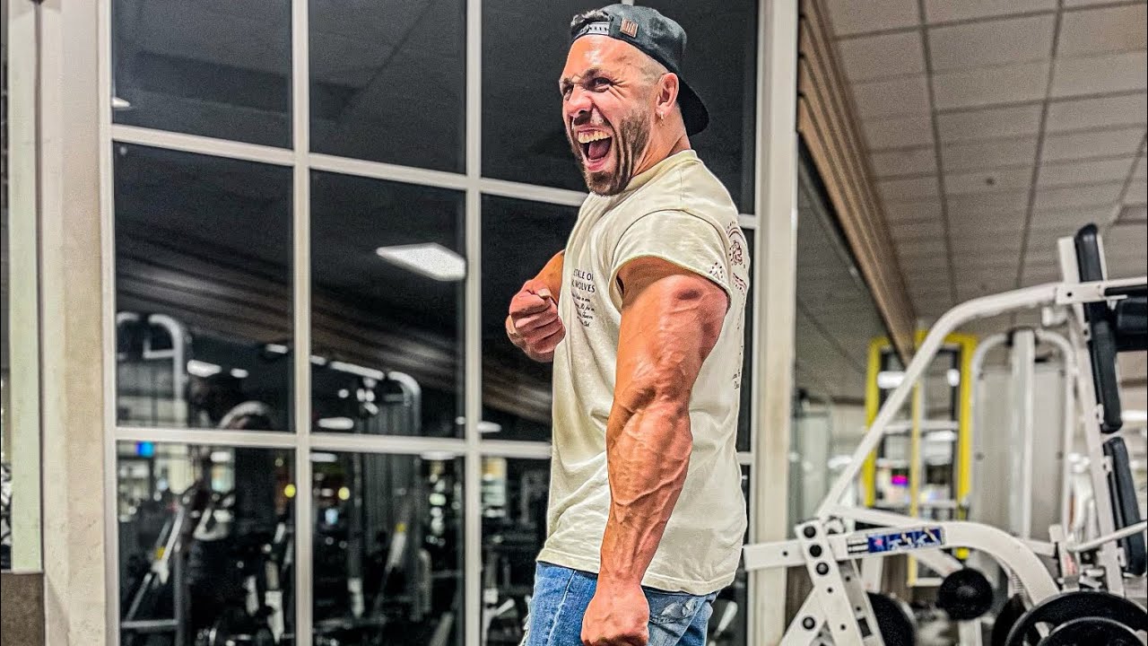 Off season day in the life of npc bodybuilder Matthew Cowley - YouTube
