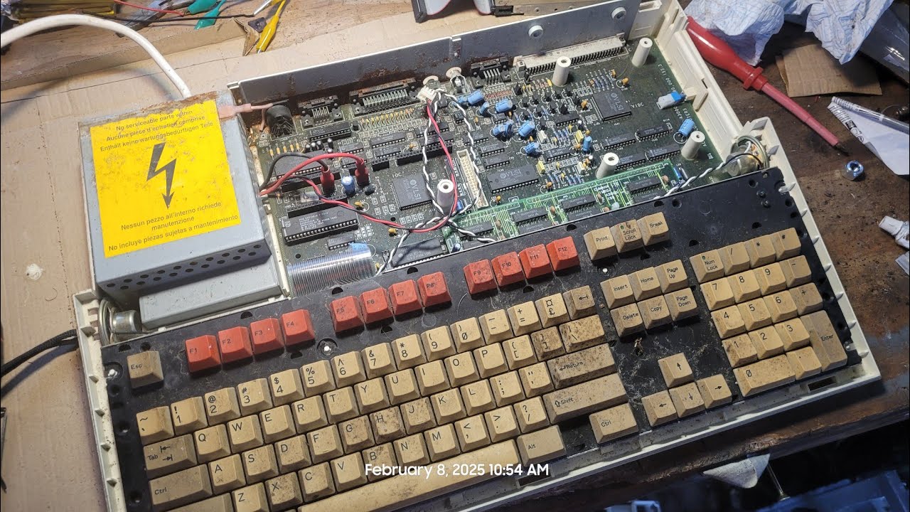 35 Year Old Computer - Let's have ave a look inside - 1989 Acorn A3000 ...