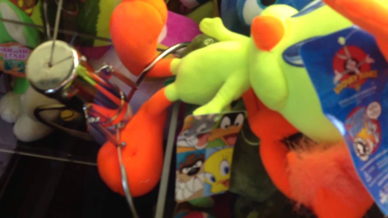 Claw Machine Wins (NBA, Looney Tunes and More.) - YouTube