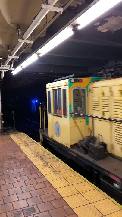 MTA WORK TRAIN ARRIVED AT 125TH STREET #shorts #nycsubway #mtasubway #newyork - YouTube
