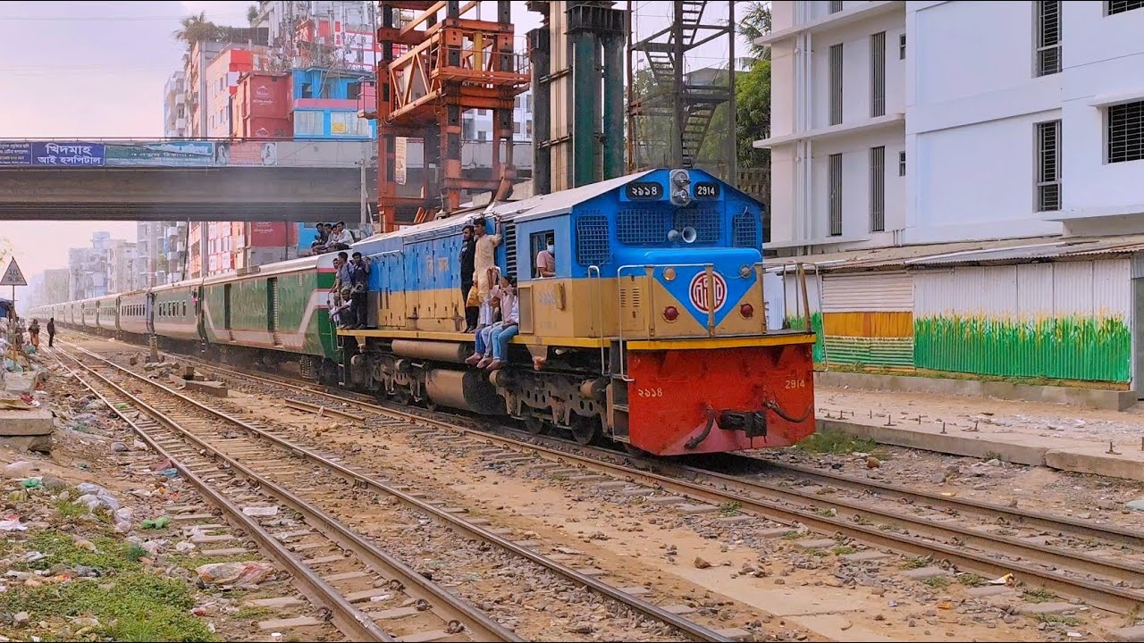 Double line crossing Between Parabat Express & Upaban Express || Dhaka ...