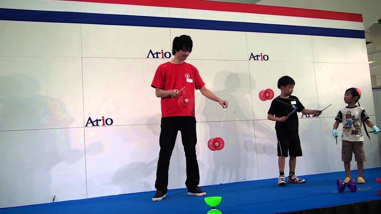 Kids' Diabolo Performance - YouTube
