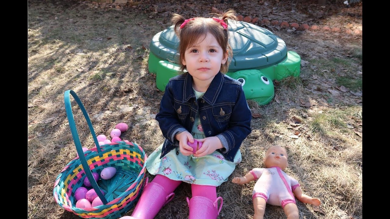 BACKYARD EASTER EGG HUNT ADVENTURE | TODDLER ACTIVITY - YouTube