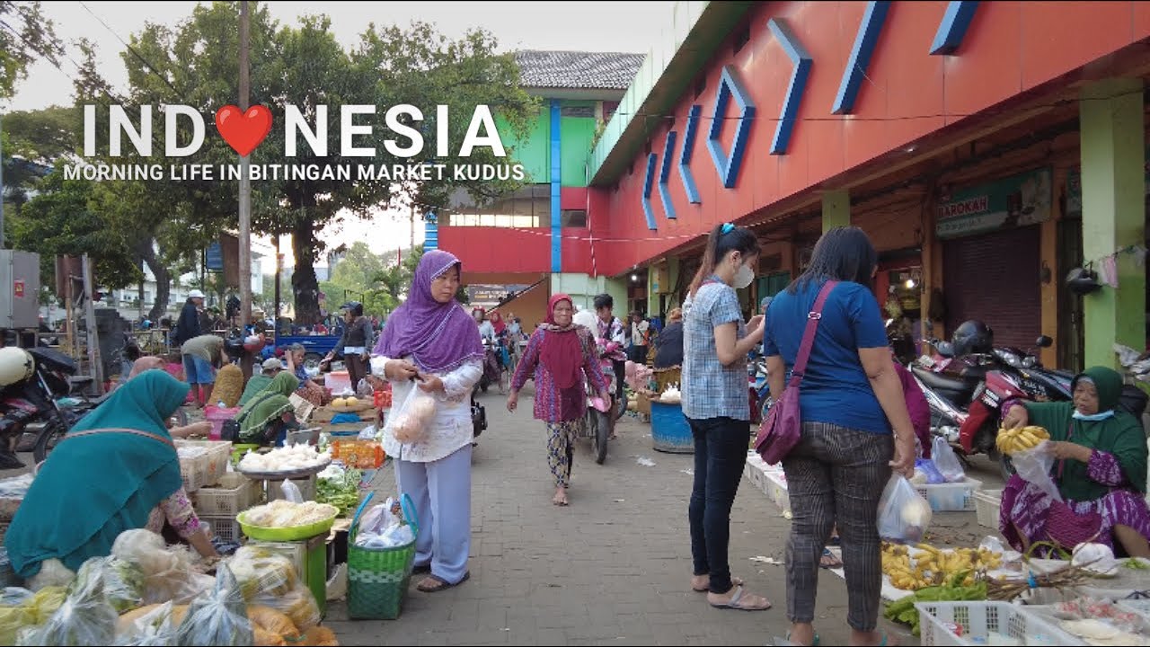 Early morning life in Indonesian street market, Bitingan Kudus - YouTube