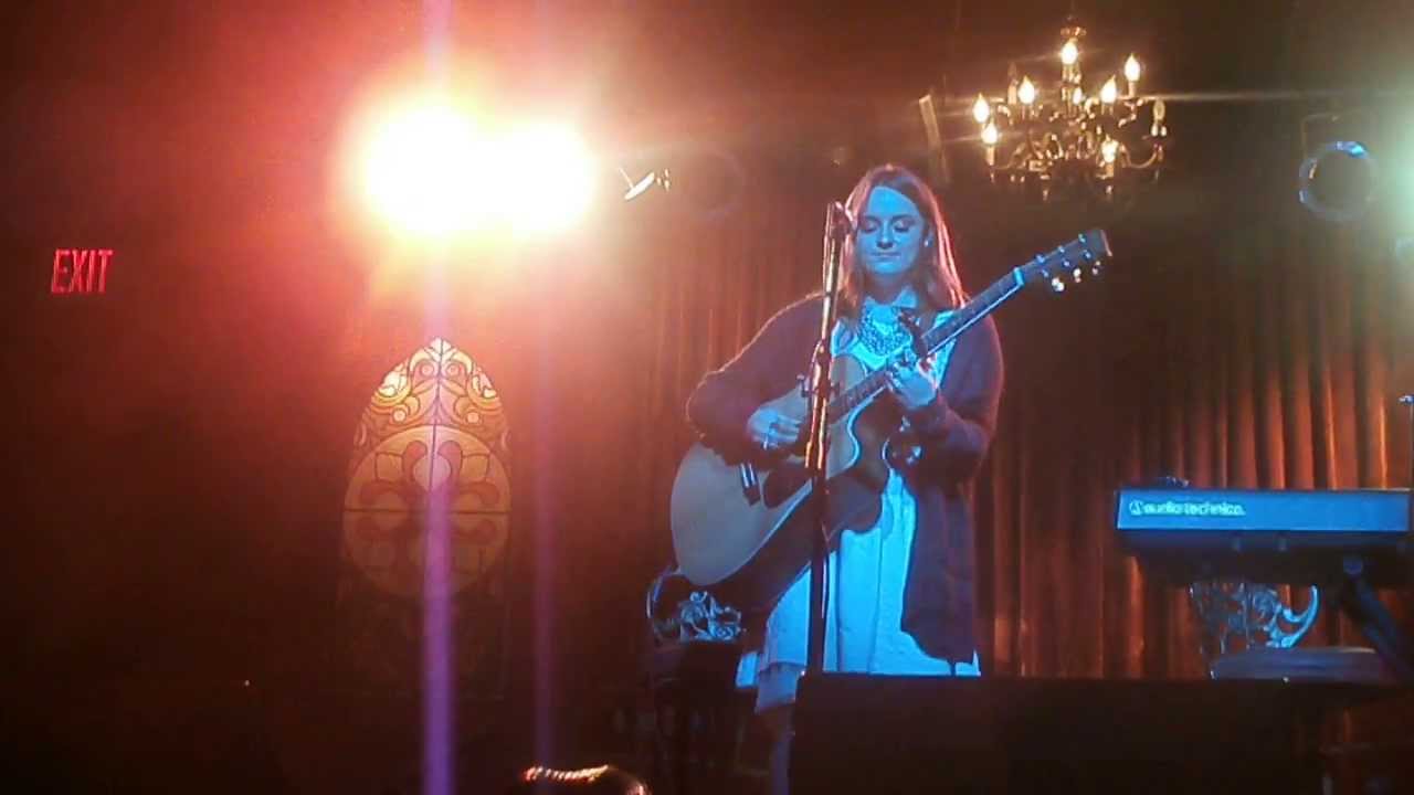 Dreamcatcher- Emily Bea (LIVE) - YouTube