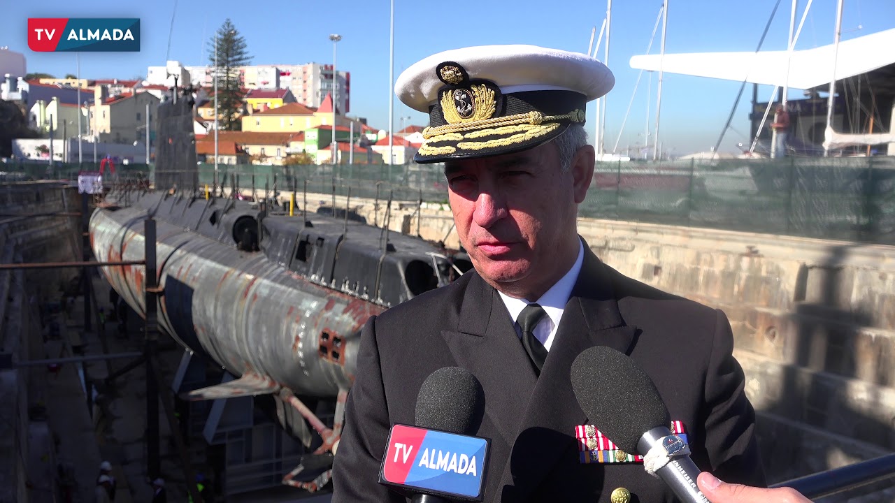 Elevação do submarino Barracuda em Cacilhas - YouTube