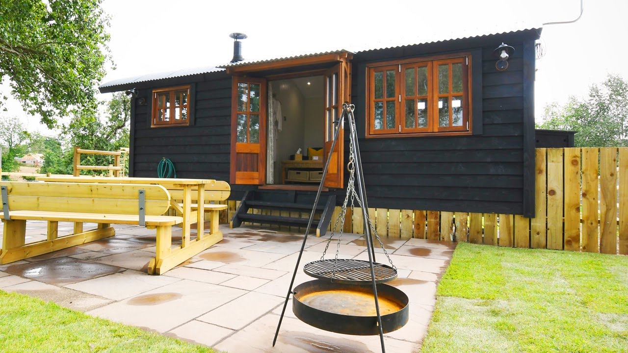 Absolutely Gorgeous The Hideaway Hut Cottage House | Living Design Tiny ...