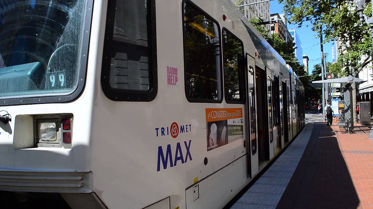 Portland TriMet MAX Light Rail Train Of Siemens Type-2 & Type-3 Cars ...