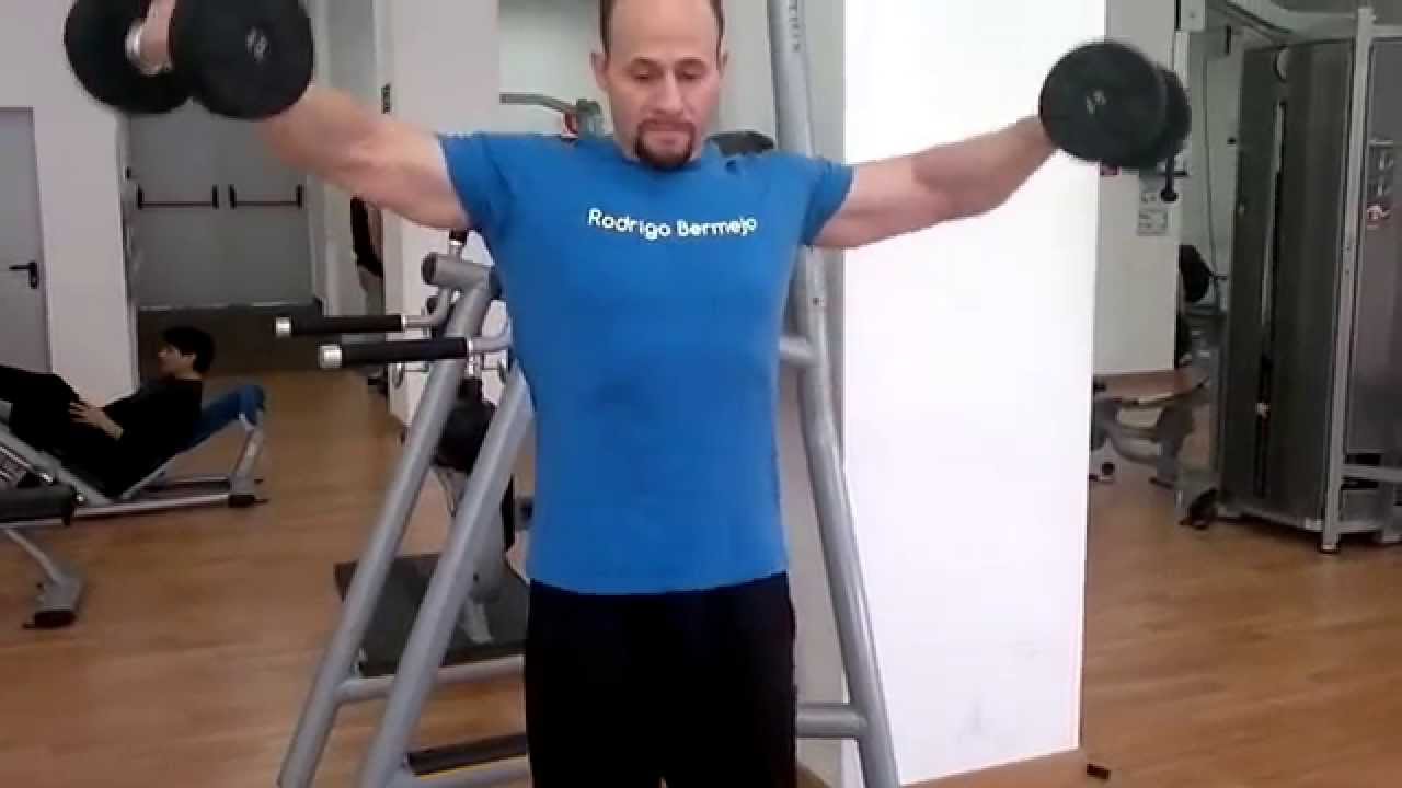 Elevaciones laterales con mancuernas - ejercicios de hombros - YouTube