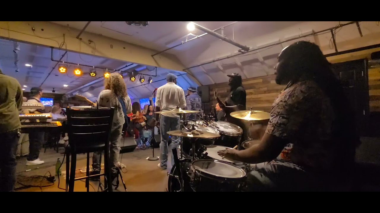 CHINODRUMZ and the REDEMPTION BAND. Shaggy - Strength of a woman (One ...