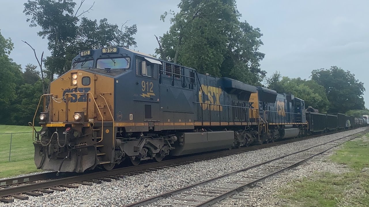 CSX 912 leads M573 at Horse Cave - YouTube