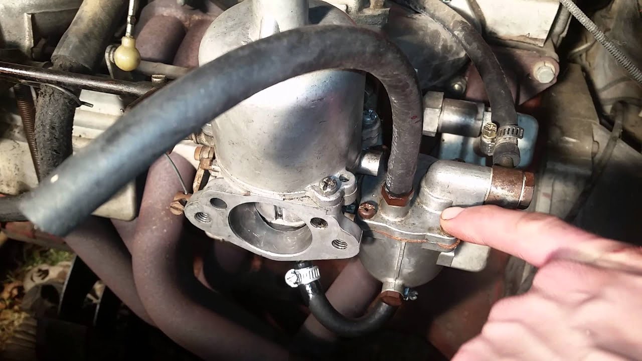 1972 Datsun/Nissan 240z SU Carb Spewing Fuel - YouTube