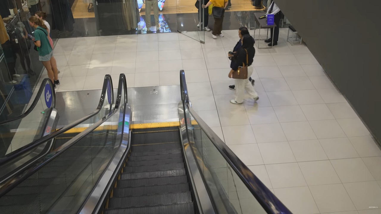 Philippines, SM Mall Of Asia, 2X escalator - YouTube