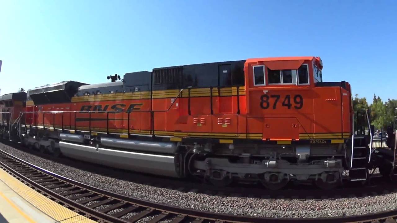 BNSF SD70Ace DPU at Buena Park - YouTube