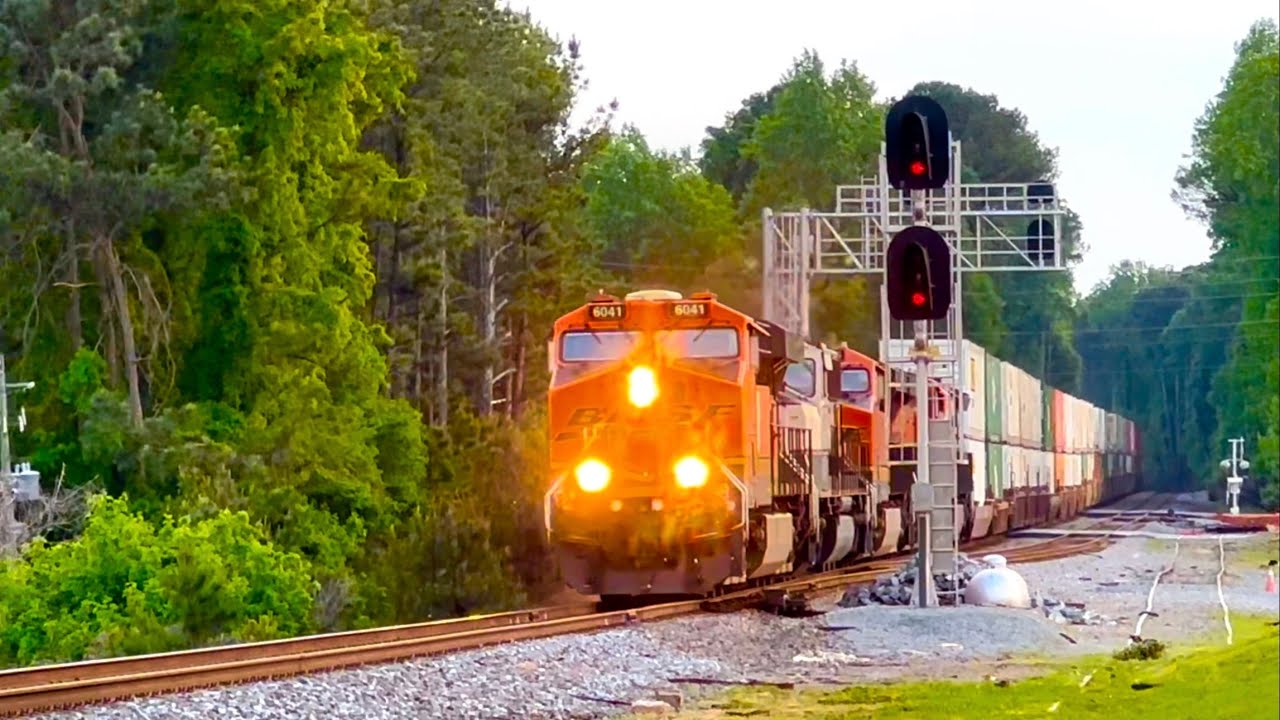 NS 240: 5 BNSF Engines Duluth GA - YouTube