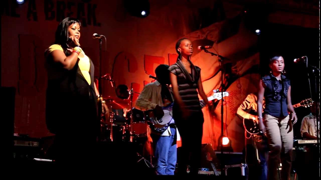 Kidumu Performance at FESPAD 2013 JUNLE PARTY - YouTube