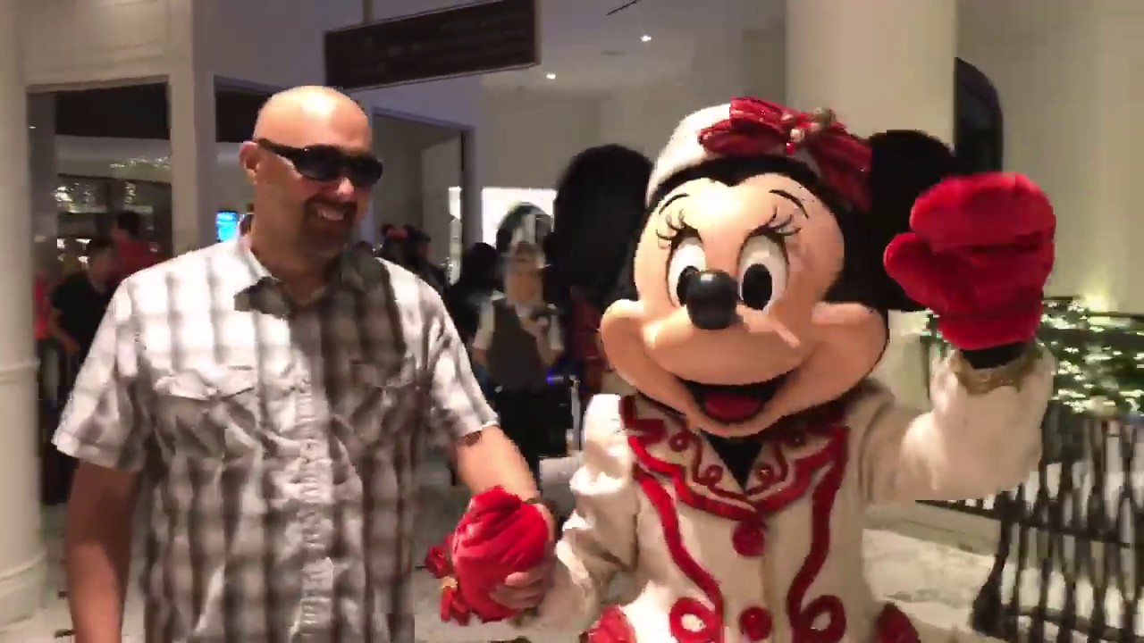 Disney Dad wins over Minnie Mouse's Heart (Mickey's MAD) 😡 ♥️ - YouTube