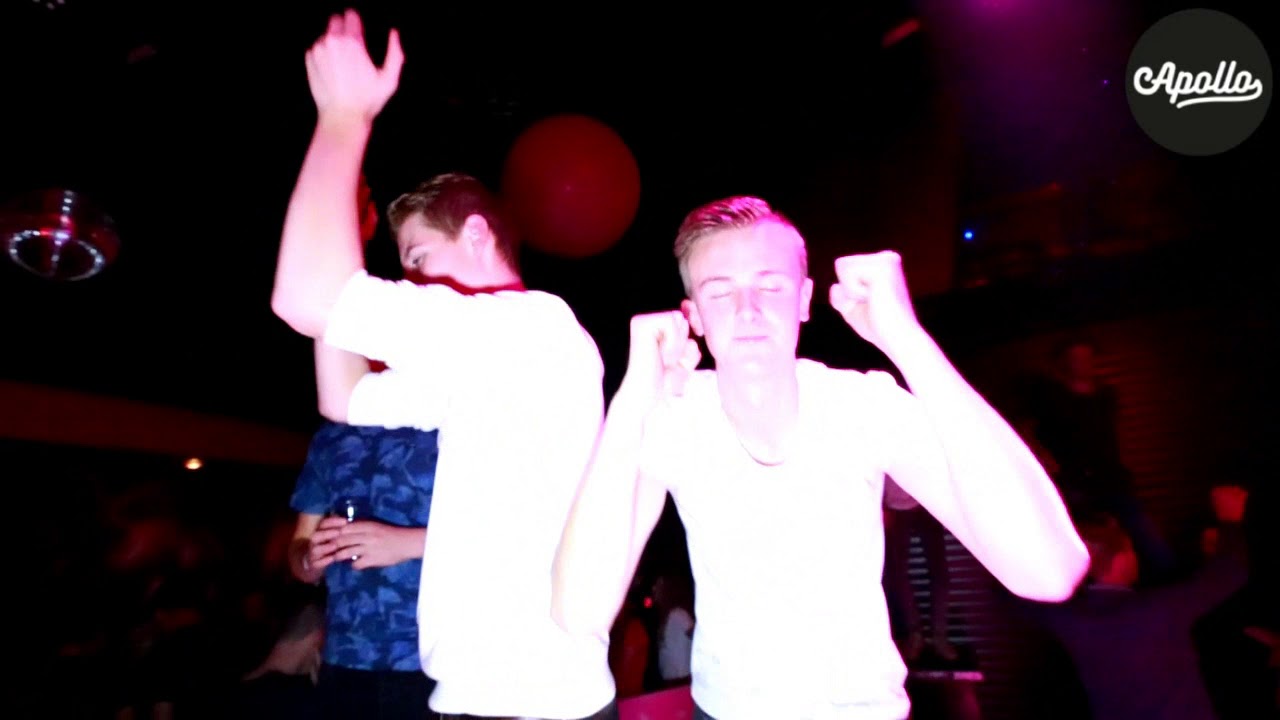 John de Bever in discotheek Apollo Helden - YouTube