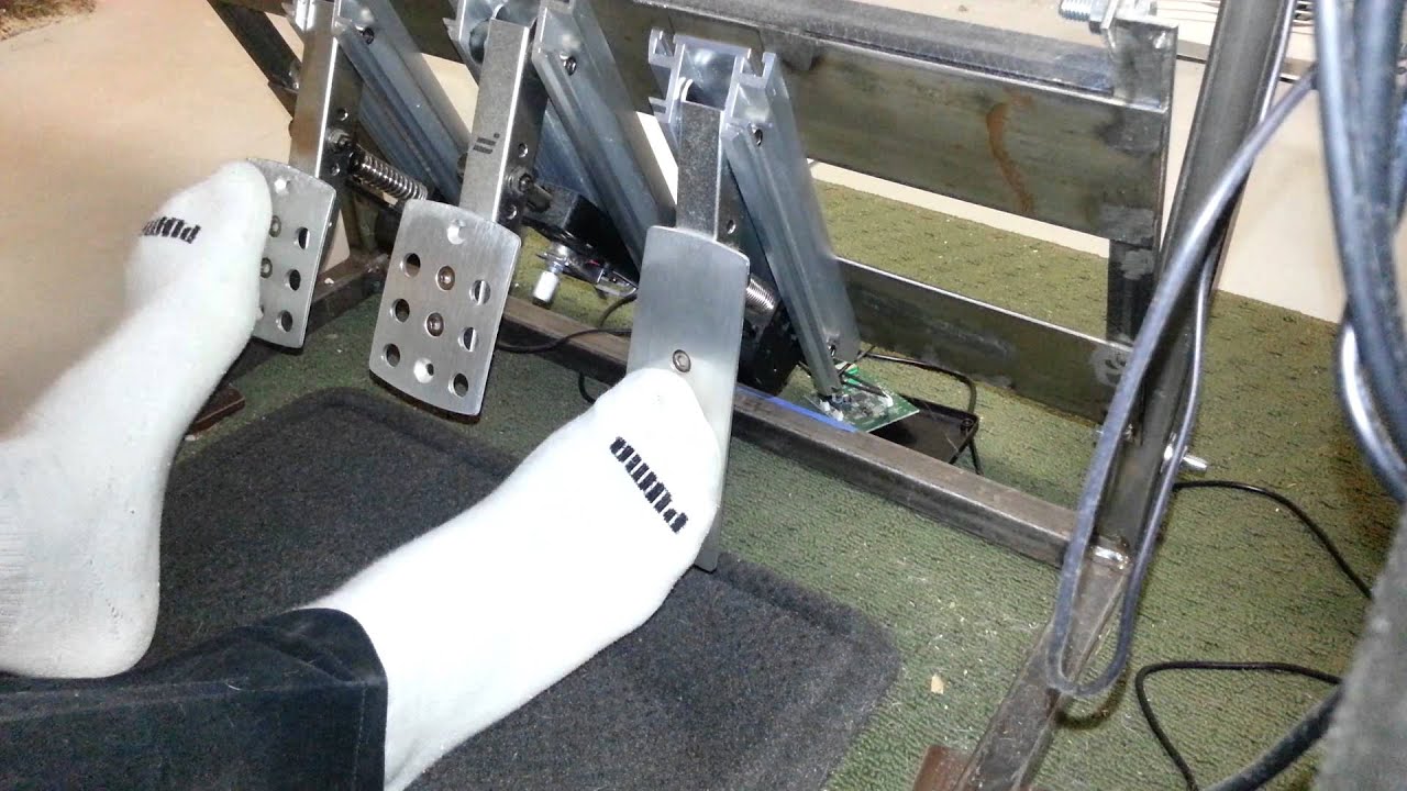 IRacing V8 Supercar with Fanatec CSR Elite pedals - YouTube