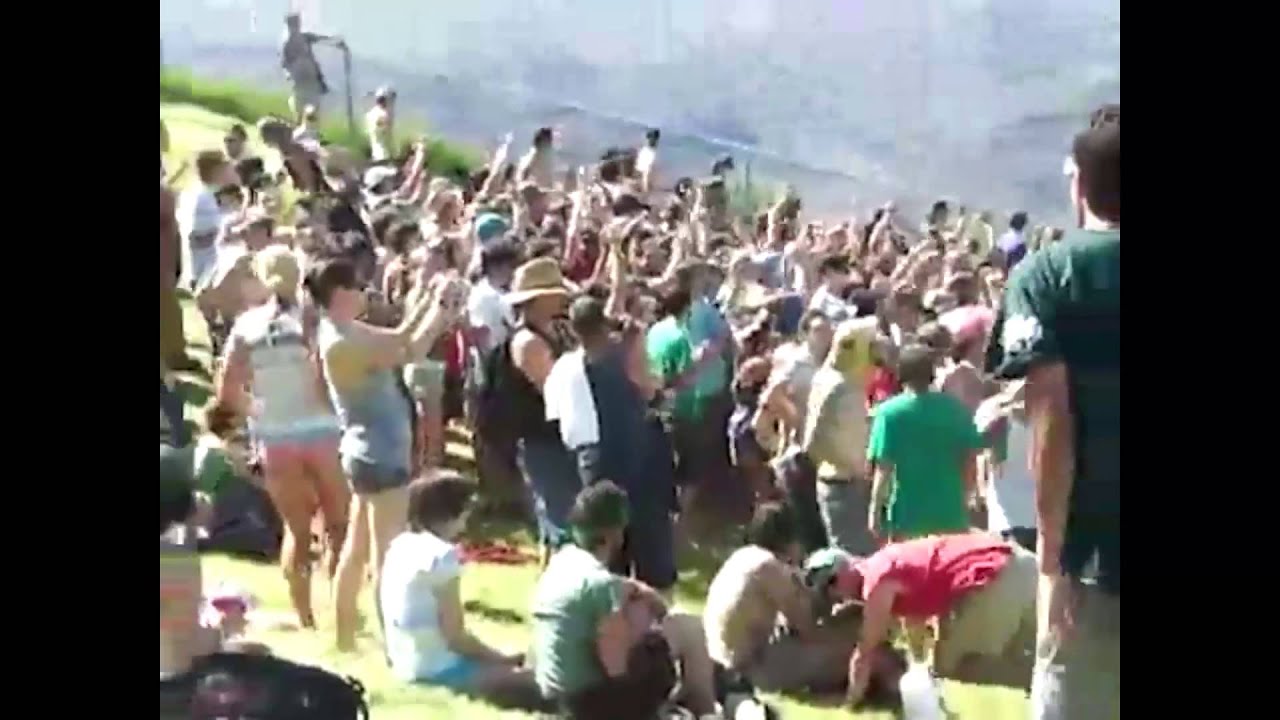 Guy starts dance party & Taekwondo Shuffle in Korea - YouTube