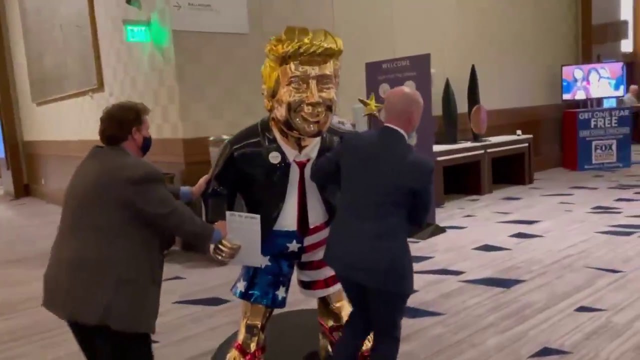 Gold statue of Trump appears at CPAC conference - YouTube