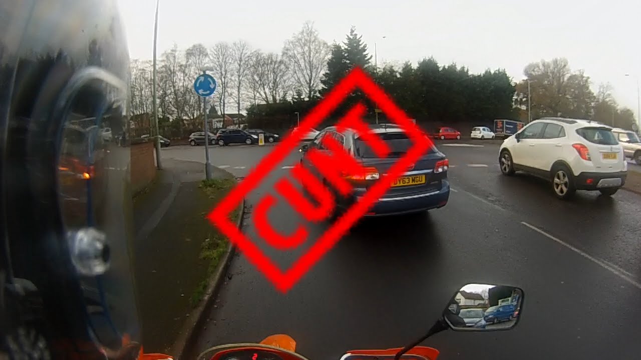 DY63MGU - Roundabout fail - YouTube