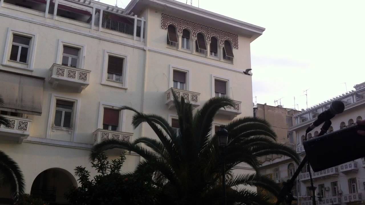 Alonso Farías - Busking in Thessaloniki, Greece - YouTube