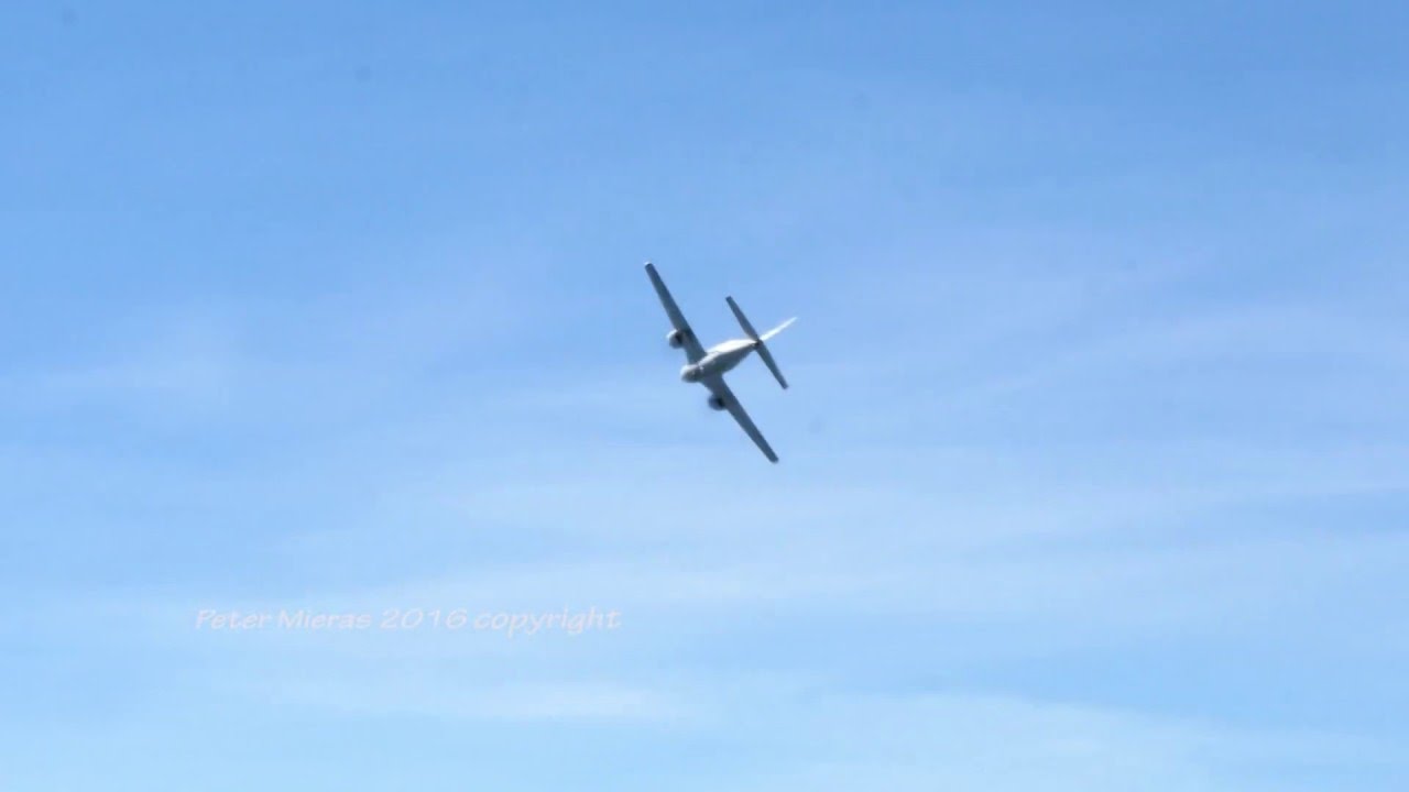 plane low level fly by - YouTube