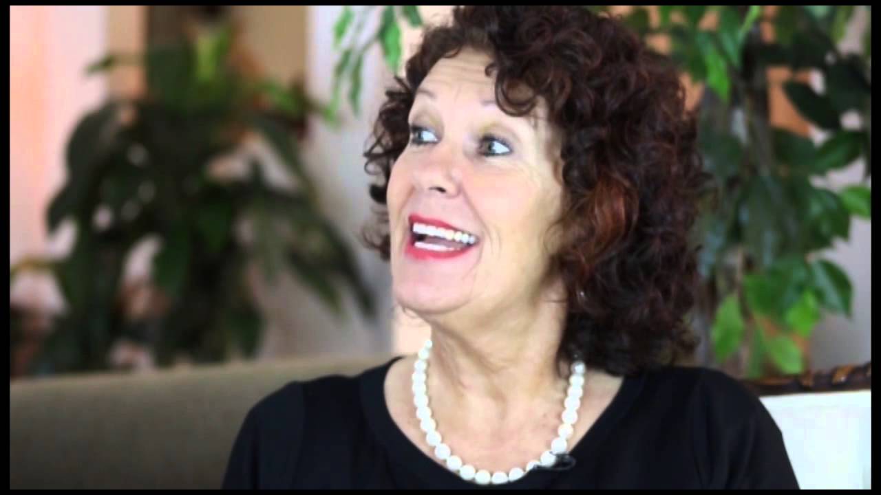 Judy Brummer Speaks Xhosa, the Clicking Language - YouTube