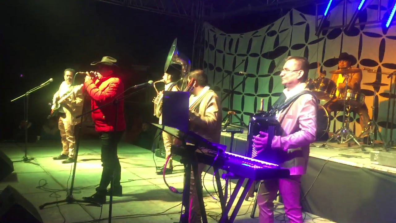 Dany leon y su bandeño - YouTube