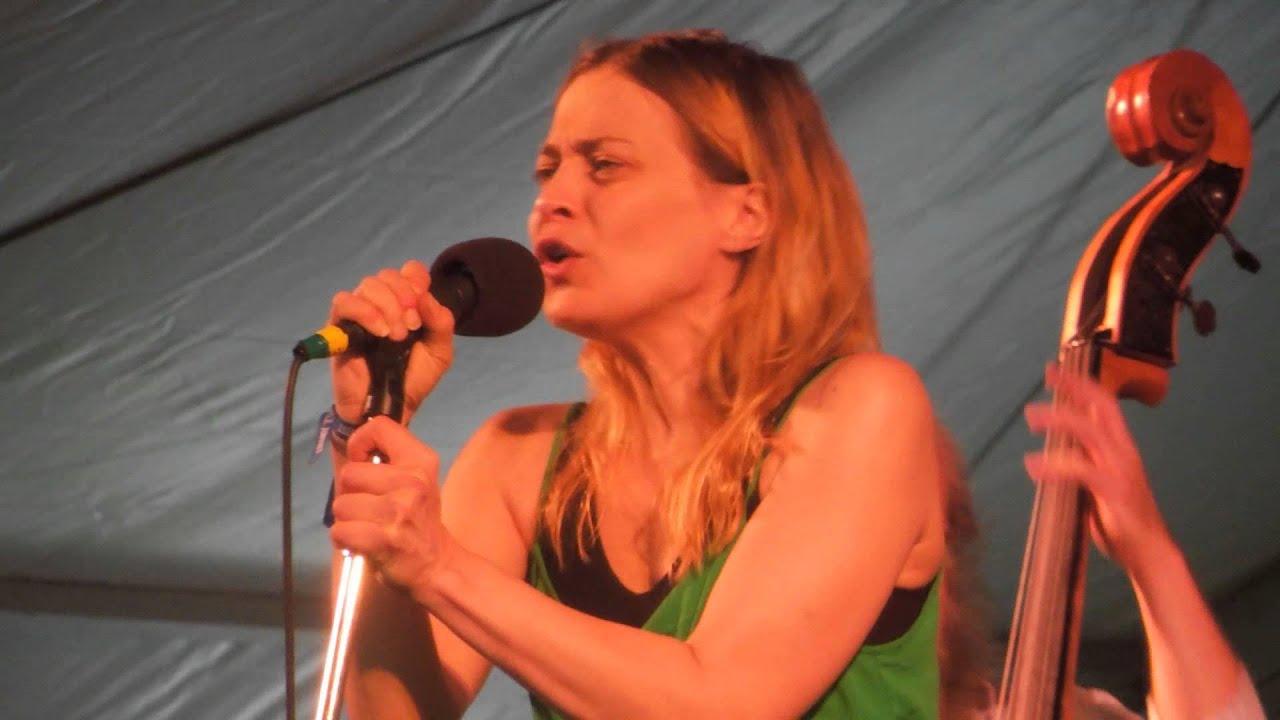 Watkins Family Hour & Fiona Apple - We'll Cry Together (Maxine Brown ...