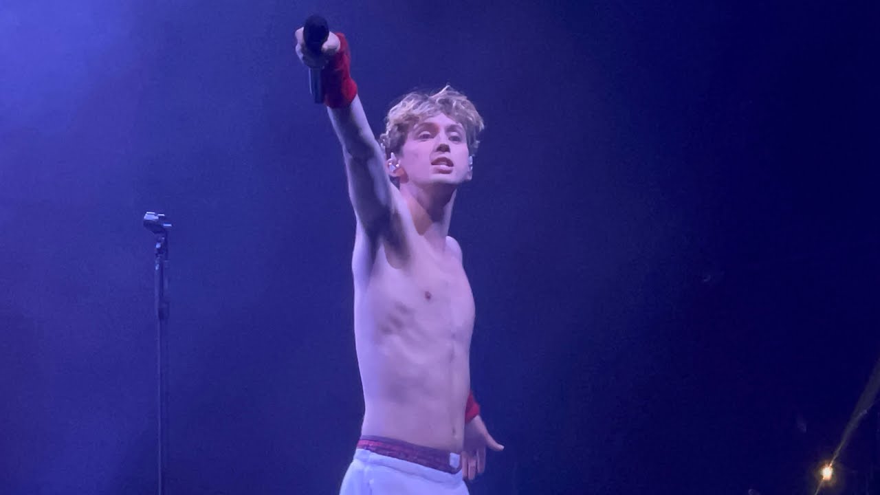 Troye Sivan - Dance To This (Ft. Ariana Grande) // Live AO Arena ...