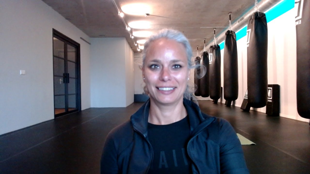 Slow Flow Pilates met Debbie - YouTube