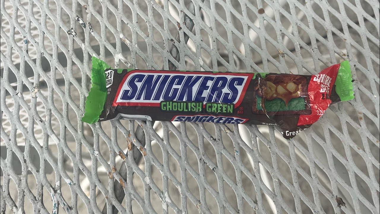 Snickers ghoulish green bar review - YouTube